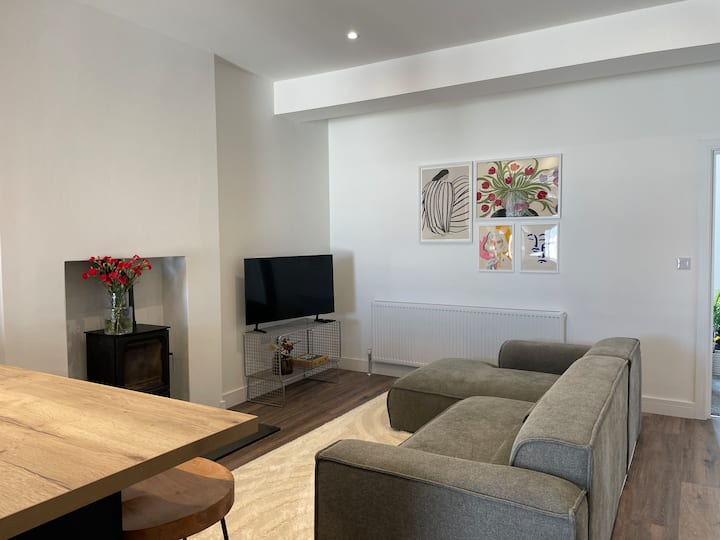 New Contemporary 2-bed Flat, Central With Parking - Fistral Beach