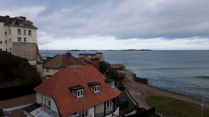 "Rockdene"- 5 Star Luxury Sea Front Beach House - Portrush