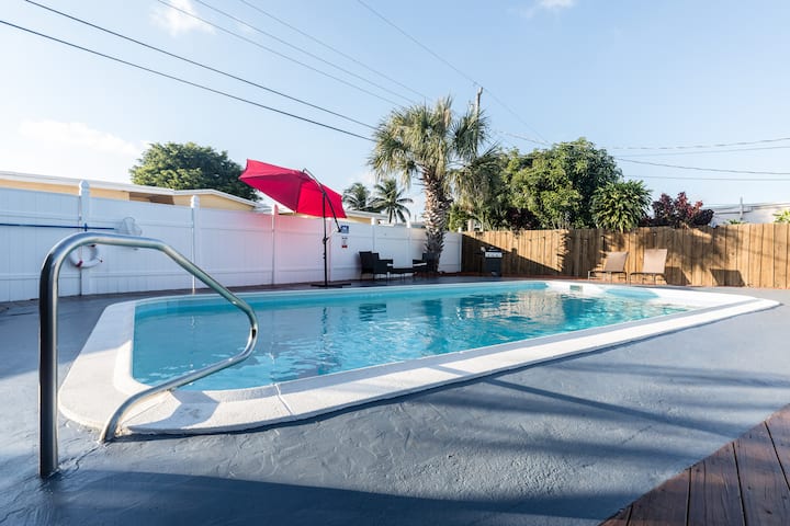 Renovated & Luxury Home W/ Heated Pool - Deerfield Beach, FL