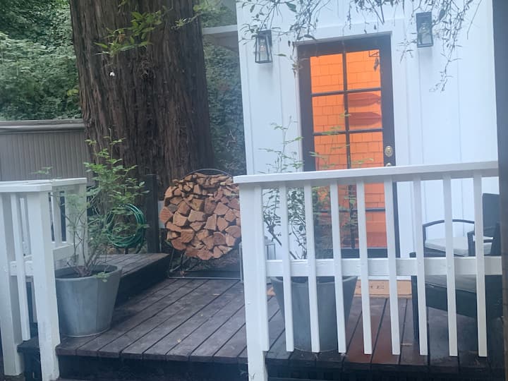 Darling Cottage W/hot Tub, River Views & Access - Guerneville, CA