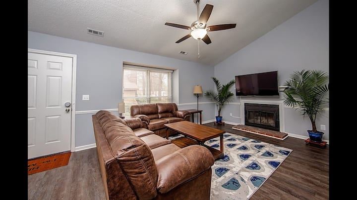 Quiet Fayetteville Retreat Near Fort Bragg + Patio - Fayetteville, NC