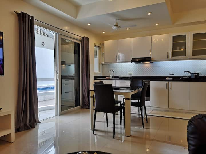 Ambassador Suites Ground Floor One Bedroom Suite D - Angeles