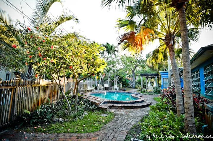 Lush 3bed 2bath Coral Home Heated Pool And Garden - Fort Lauderdale