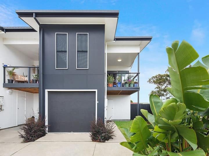 Exceptional 3-bedroom Townhouse With Ocean Views. - Red Rock