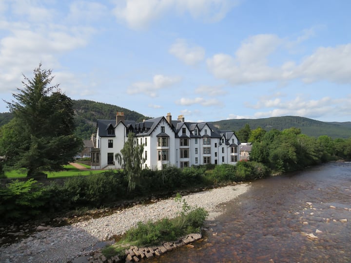 Luxury 3 Bedroom Apartment, Sleeps 6-8. - Ballater