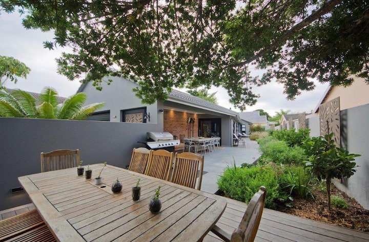 Modern 4 Bedroom Home Close To The Lagoon. - Knysna