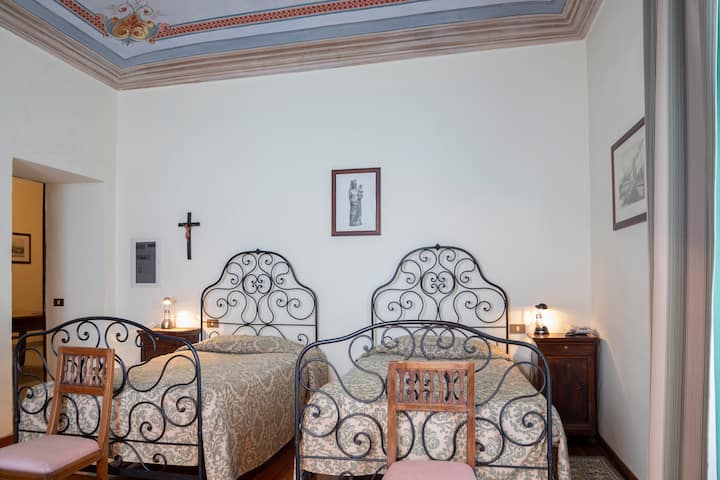 Oropa: Arte E Natura. Camera Superior N.3 - Biella