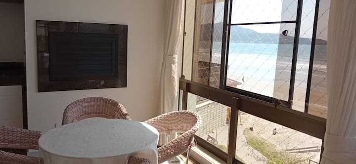 Apto Confortável Frente Ao Mar Na Meia Praia - Itapema