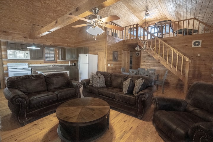 Rocky Top Treehouse #4 |2br 2ba|hot Tub|sleeps 10 - Townsend, TN
