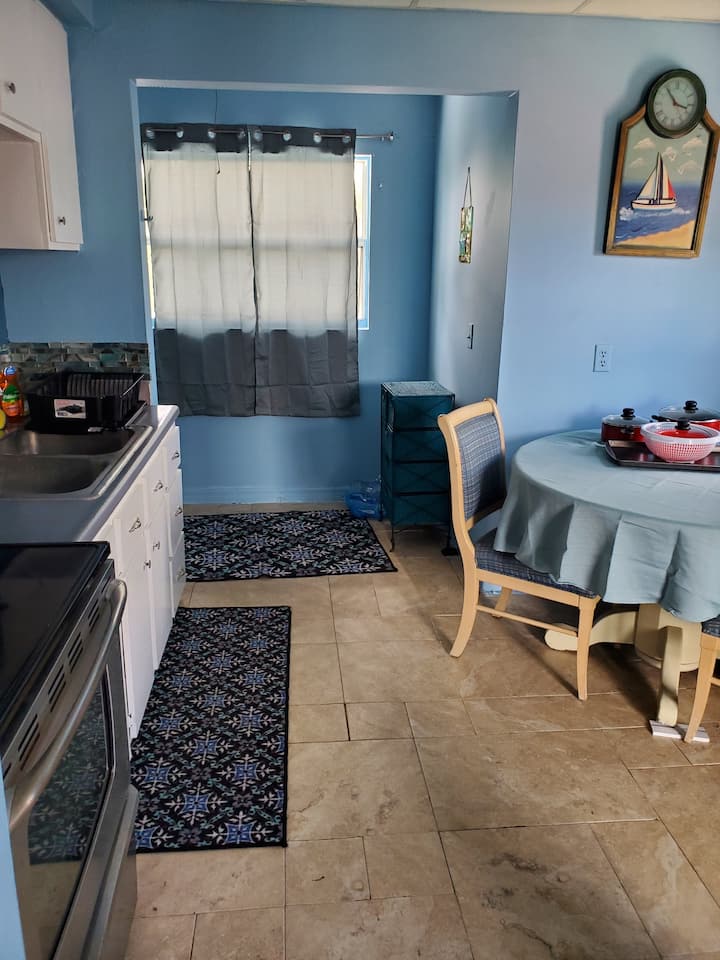 Cute Beach Apartment - Daytona Beach, FL