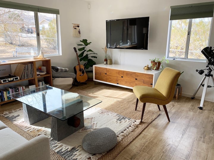 Desert Retreat With Sunroom + Starry Night Views - Joshua Tree, CA