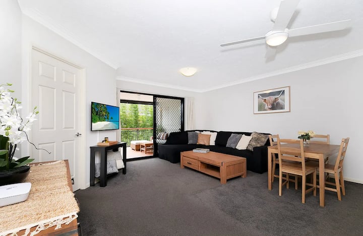 Central Unit With Everything At Your Fingertips - Brisbane