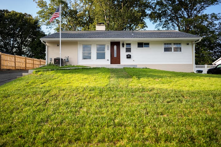 Dream Virginia | 3 Bedroom | Close To D.c - Fairfax, VA
