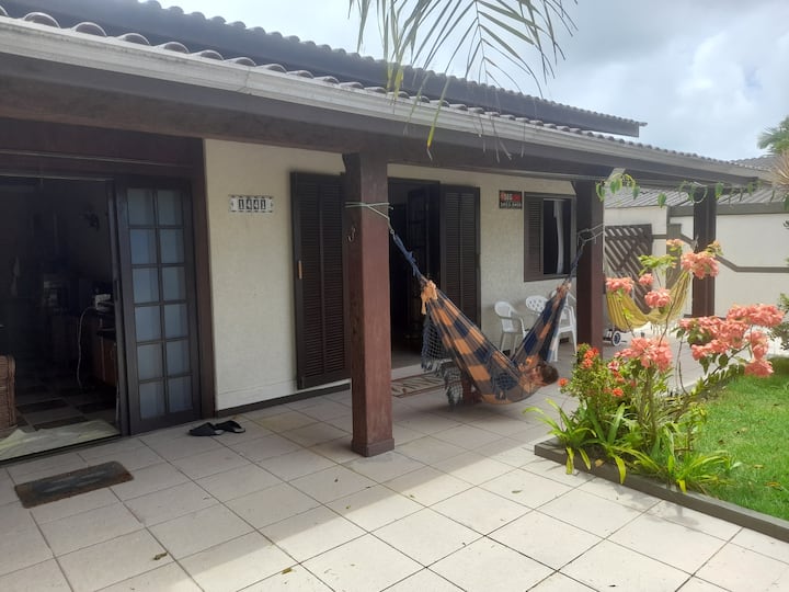 Casa Ampla Com Piscina, Há 2 Quadras Do Mar. - Matinhos