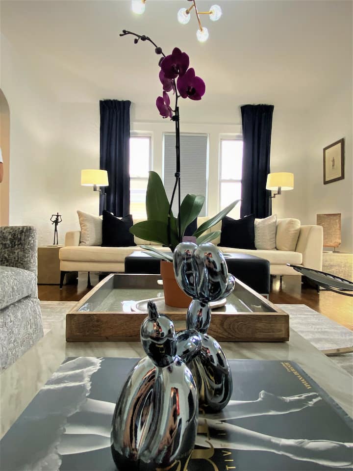 Luxury Designer 3 Bedroom ( Office) Vacation Home. - Bridgeport