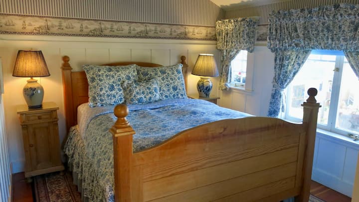 Crow's Nest At The Old St. Angela Inn - Big Sur, CA