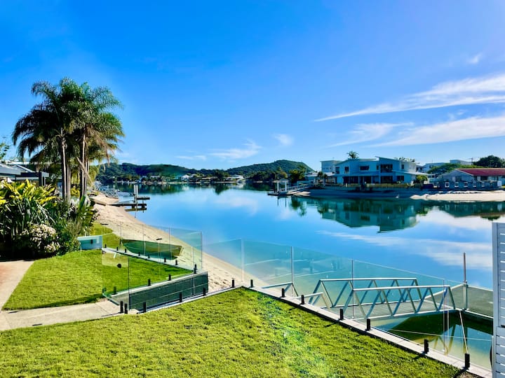 Waterfront House-pool, Firepit, Jetty, Kayaks/sups - Gold Coast
