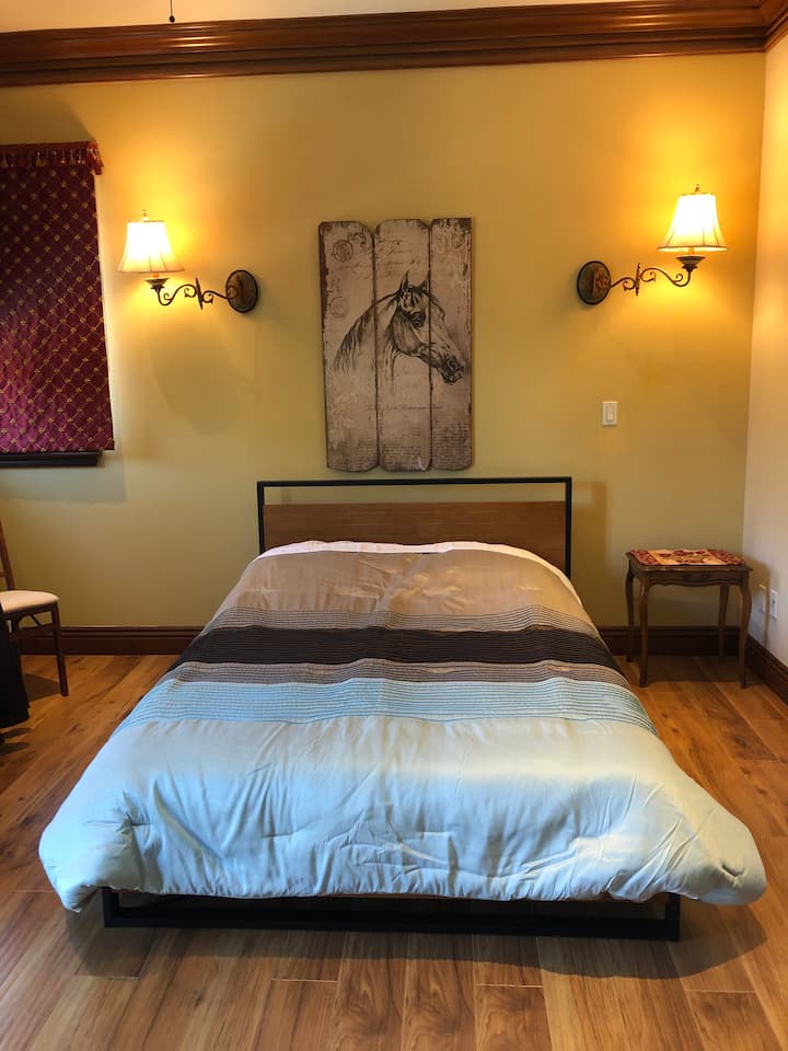 Live Near Horses/private Room & Bath & Balcony - Simi Valley, CA