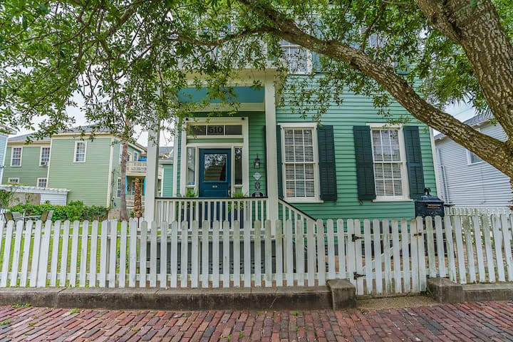 1876 Governor Lubbock House, Tank Pool/2 Masters! - Galveston, TX