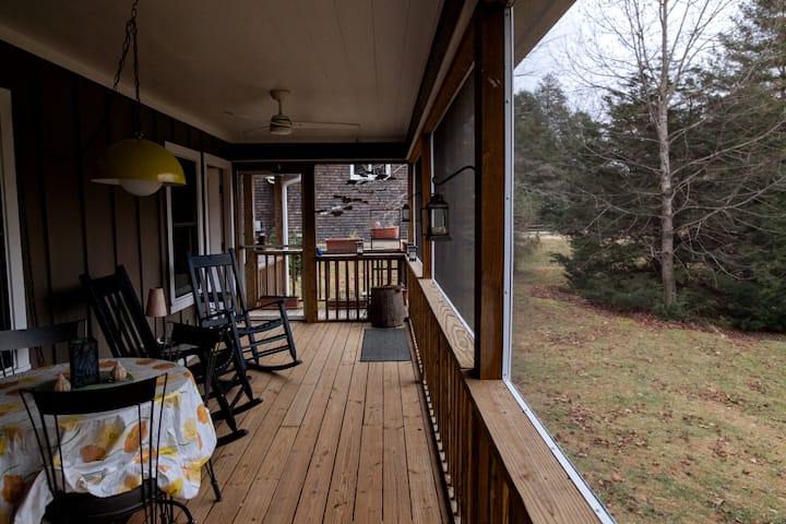 Artist Cottage Near Dt Clayton, Porch & Fireplace - Clayton, GA
