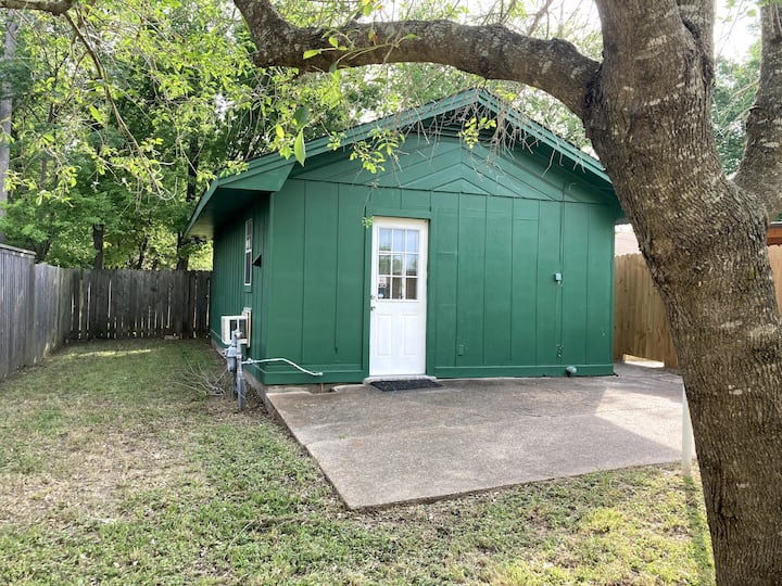 Cozy Guesthouse Less Than 2 Miles From Kyle Field! - Bryan, TX