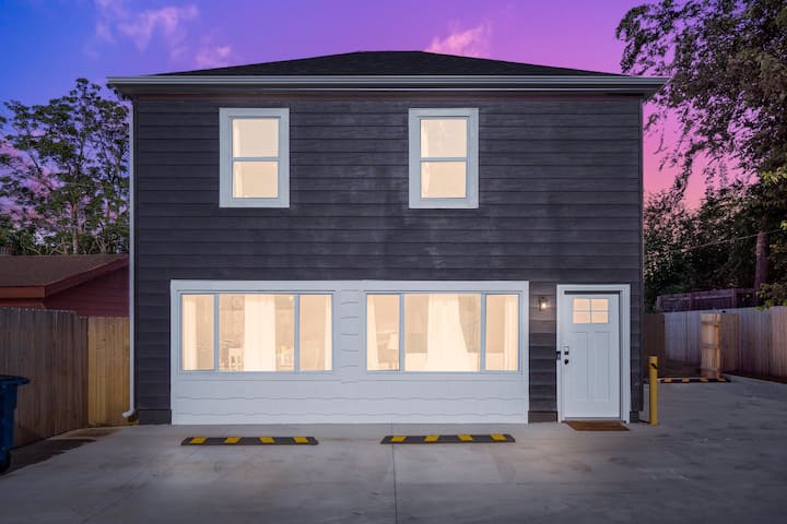 2 Luxury Homes | Utica & Expo | 5 Br 4 Ba 8 Beds - Tulsa, OK