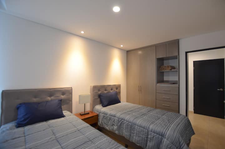 Obispado - Zona Médica Y Céntrica - 5 Personas - Monterrey