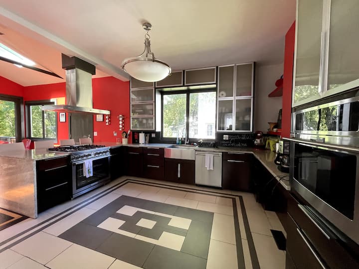 4 Bdrm Luxury Modern Victorian With Tree House - Troy, NY