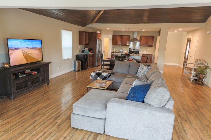 Pool & Park | Near Ft Bliss | Spacious | Mnt Views - 엘파소