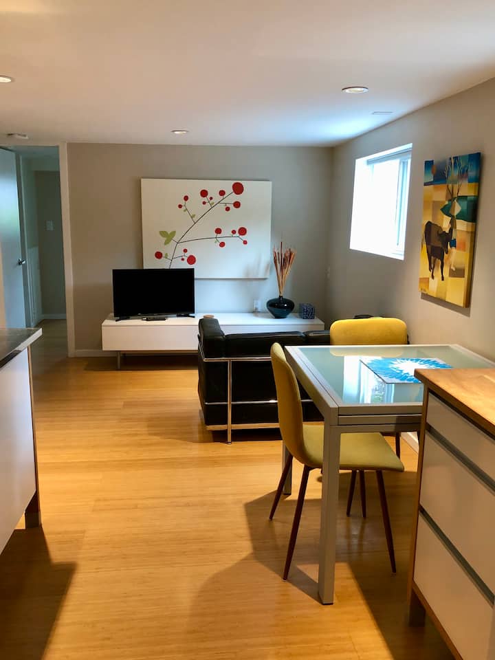 Bright, Fully Furnished Suite - Vancouver