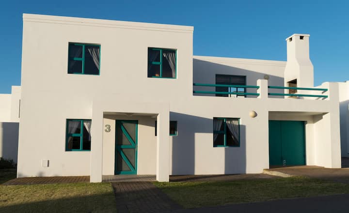 Three Comfy Bedrooms, Can Accommodate 7 Guest - Langebaan