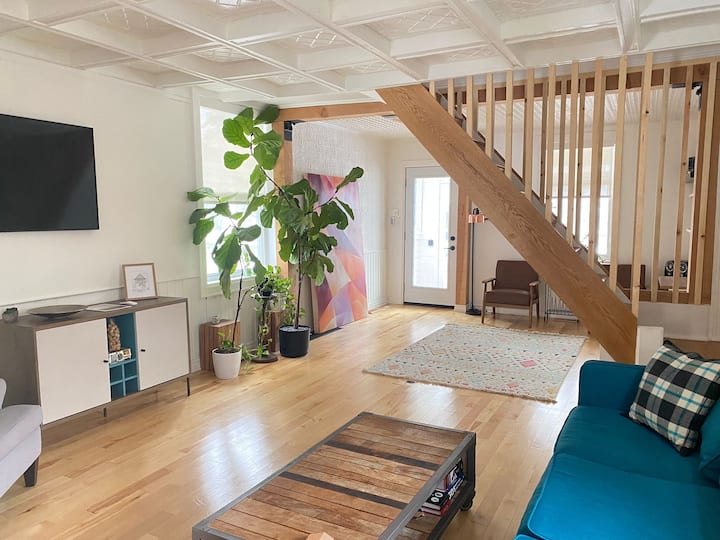 Cozy 2-bedroom Toronto Beaches Home With Hot Tub - Toronto