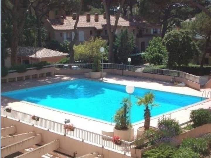 Location Appartement T3 Sur Le Port Avec Piscine. - Plage de Porquerolles