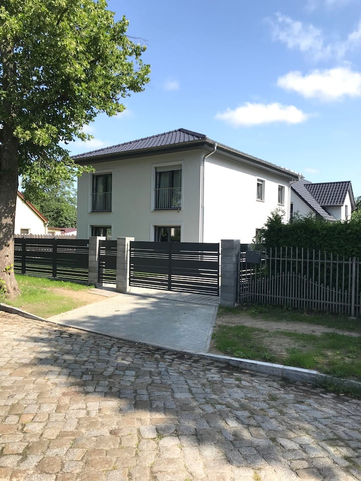 Schöne Neu Erbaute Wohnung - Berlin