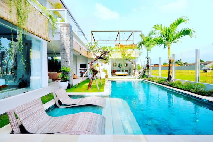 Amazing 7 Bdr Luxurious Villa Seminyak Ricefield - Legian