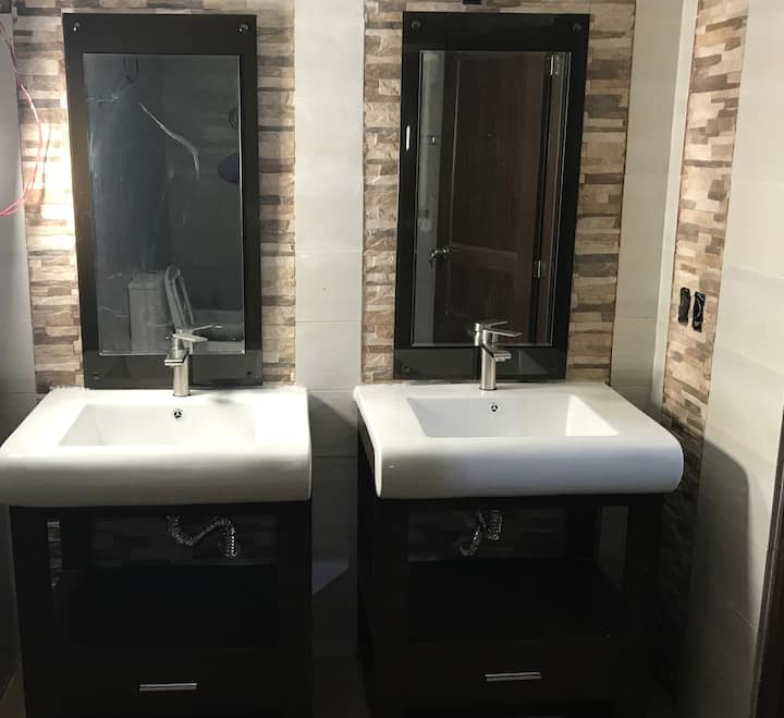 Casa Muy Bien Ubicada Y Segura Con Barbacoa - Montevideo