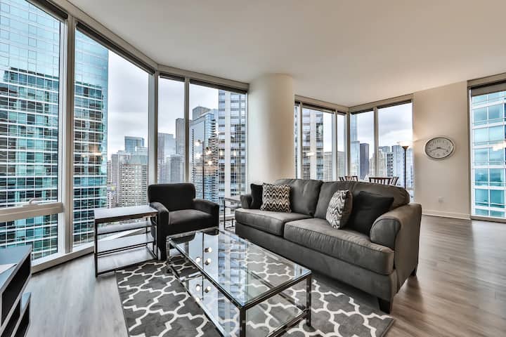 Gorgeous 2 Bed2 Bath Amenity Filled Great Location - Chicago, IL