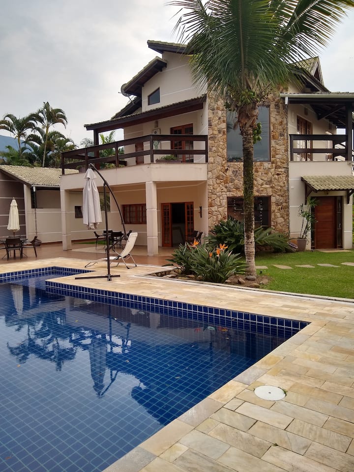 Incrível! Condomínio, Piscina E Ar Condicionado - Caraguatatuba