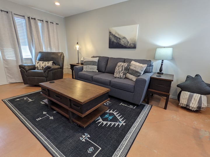 The Hills Townhome | D - Big Spring State Park, Big Spring