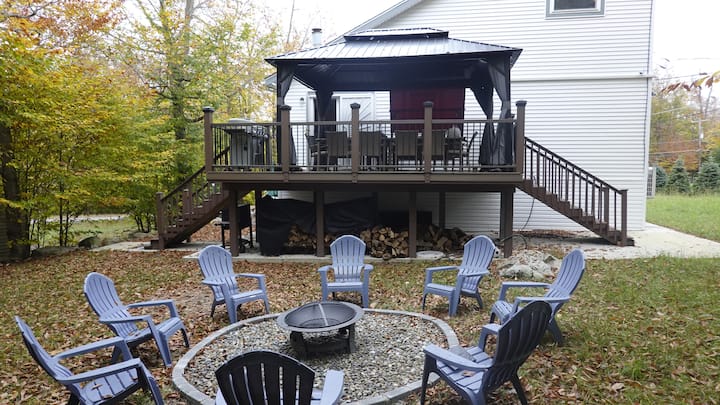 Newly Updated 5bd/3bth, A/c, Walk To The Pool! - Pennsylvania
