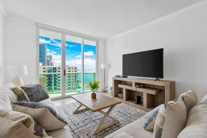 Fantastic Ocean View Pent House On The Beach 1b/1b - Hollywood, FL