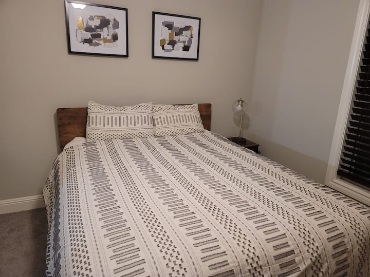 Tranquil Guest Bedroom In The Heart Of Ukiah - Ukiah, CA