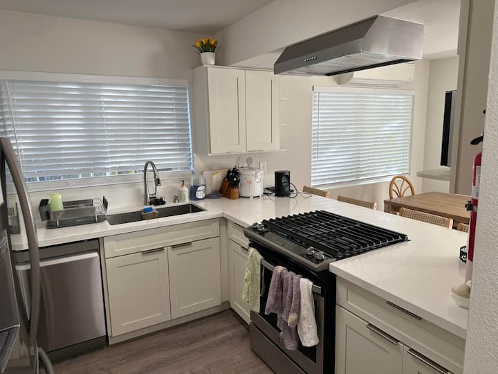 3 Bedroom, 2.5 Baths, Ac And Newly Remodeled - Kapolei, HI