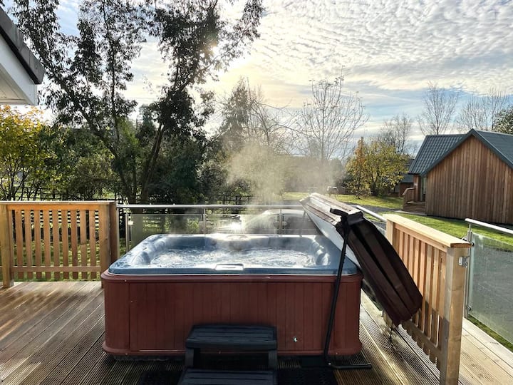 Sparrowhawk Cottage With Hot Tub - Newton Stewart