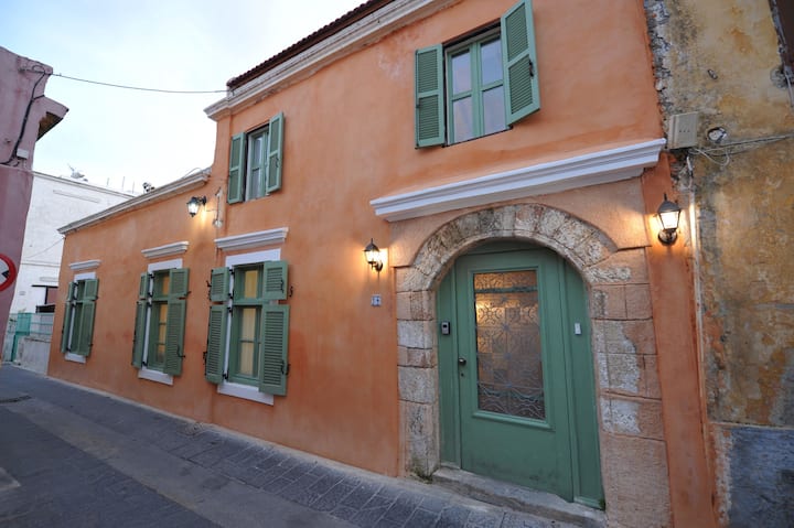 City Townhouse Apt With Pool - Rhodes