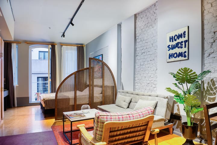 Saharah's Studio : Cosy Studio W/ Private Balcony - Beyoğlu