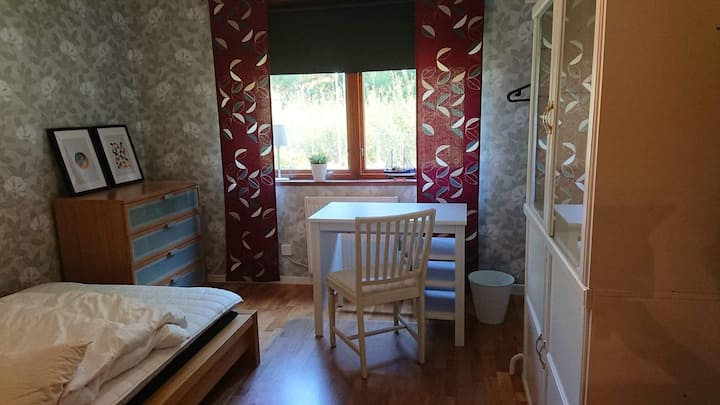 Lovely 3-bedroom Apartment With Free Parking - Kungälv