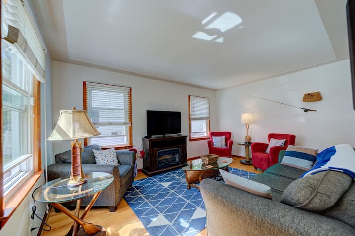 Pet Friendly Home Near Pere Marquette! - Muskegon, MI