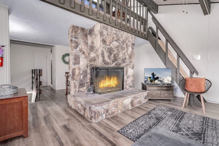 The Fox Den-located @ Snow Summit! Park Free! - Big Bear Lake, CA