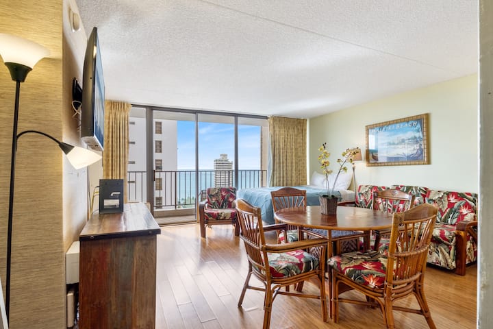 Waikiki Ocean View 1 Bedroom Condo W/free Parking - Honolulu, HI